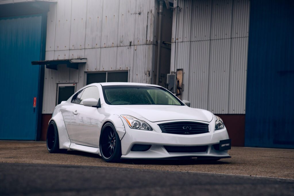 Stock car - Liberty Walk | リバティーウォーク Complete car and customize!