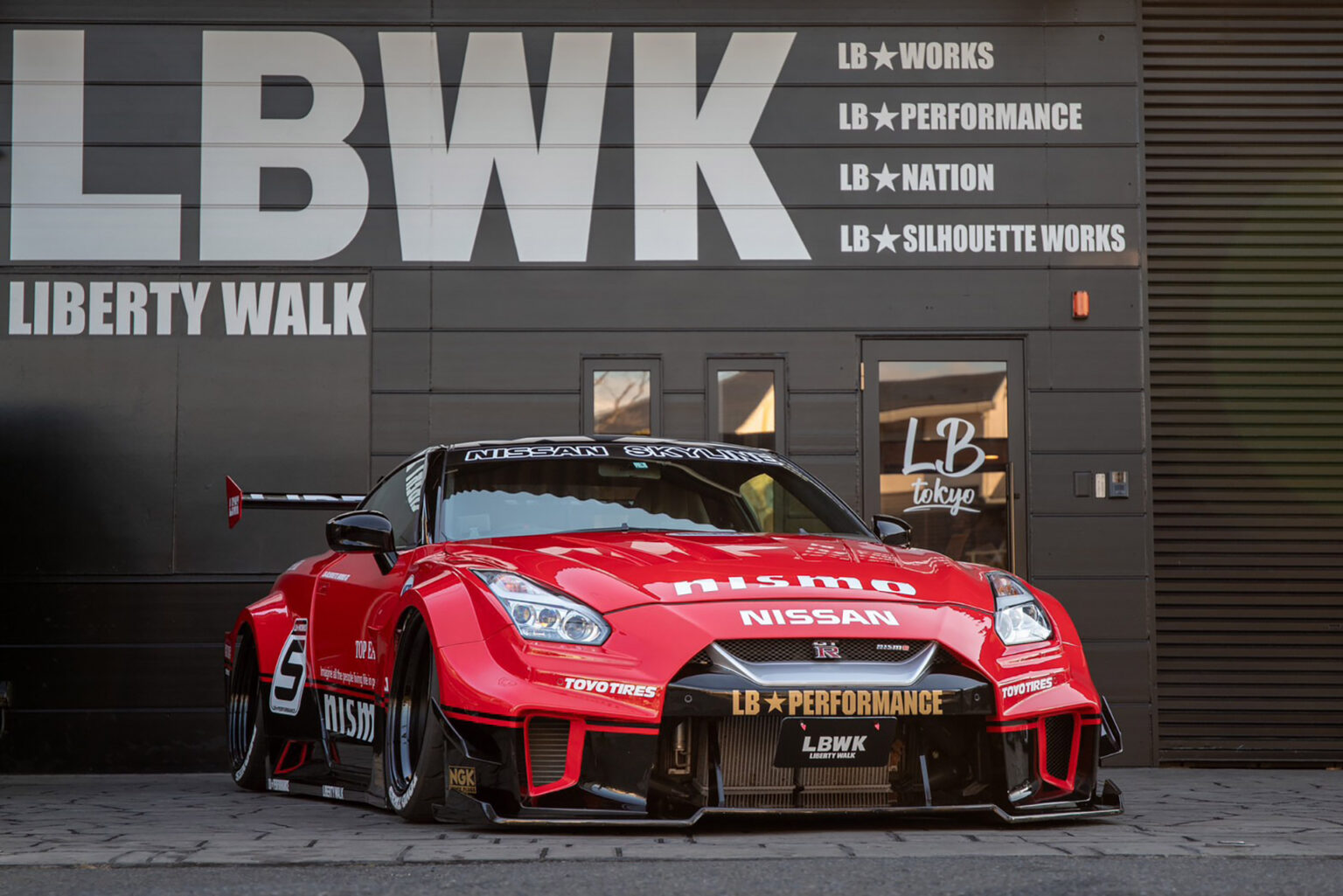 LB-Silhouette WORKS GT NISSAN 35GT-RR nismo - Liberty Walk | リバティーウォーク ...
