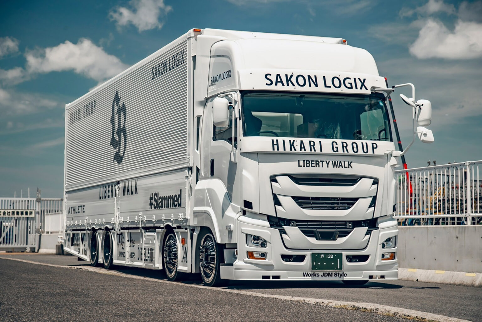 LB-TRUCKS ISUZU GIGA - Liberty Walk | リバティーウォーク Complete car and customize!