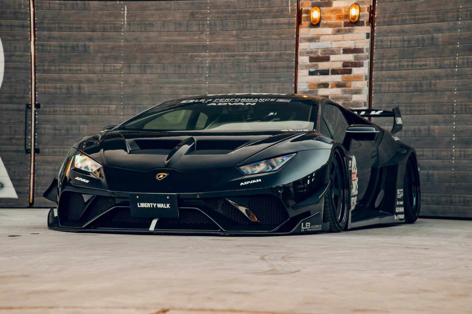 LB-Silhouette WORKS HURACAN GT - Liberty Walk | リバティーウォーク Complete car ...