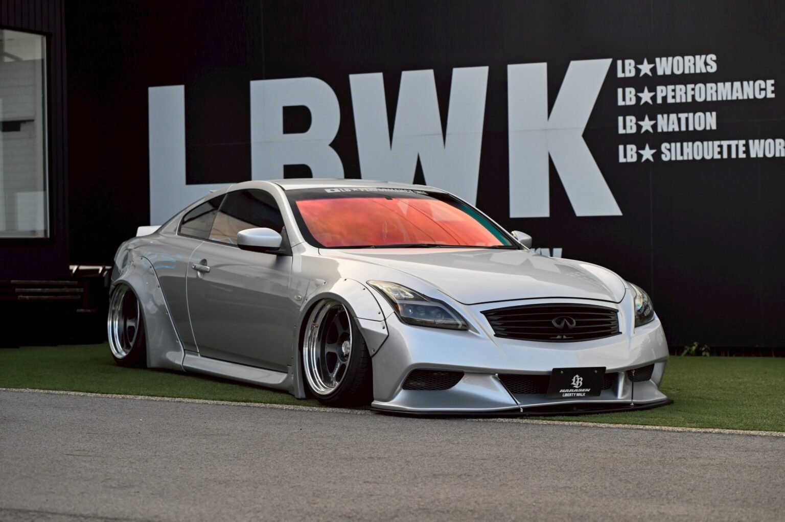 STORE - Liberty Walk | リバティーウォーク Complete car and customize!